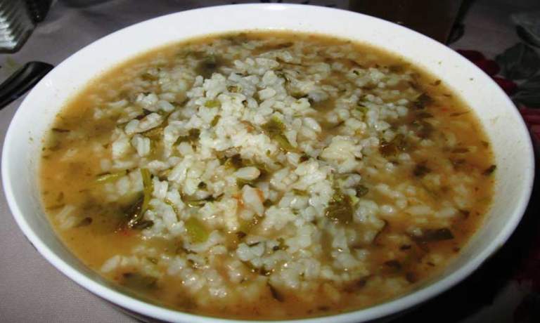 Riz aux brèdes | Petit déjeuné malgache recette emblématique de Madagascar